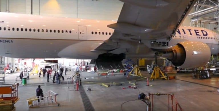 Watch This Massive 777 Gear Swing Up And Down