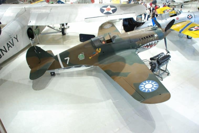 The P-40: This Vicious WWII Fighter Kept The Allies Competitive In Both ...