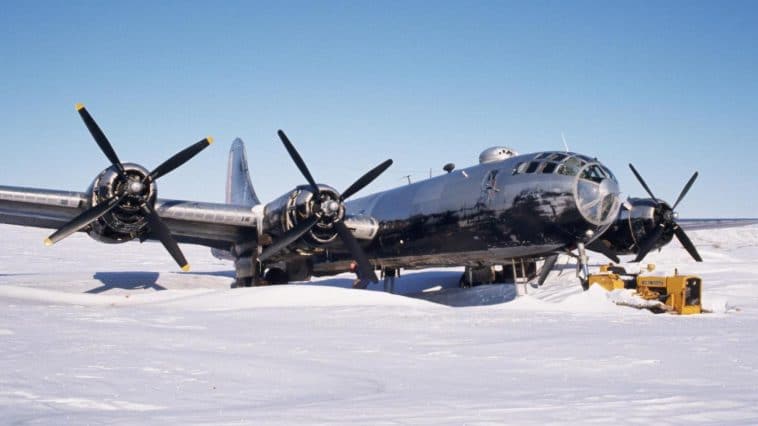 This B-29 Landed On A Frozen Lake In Greenland In 1947. They Almost ...