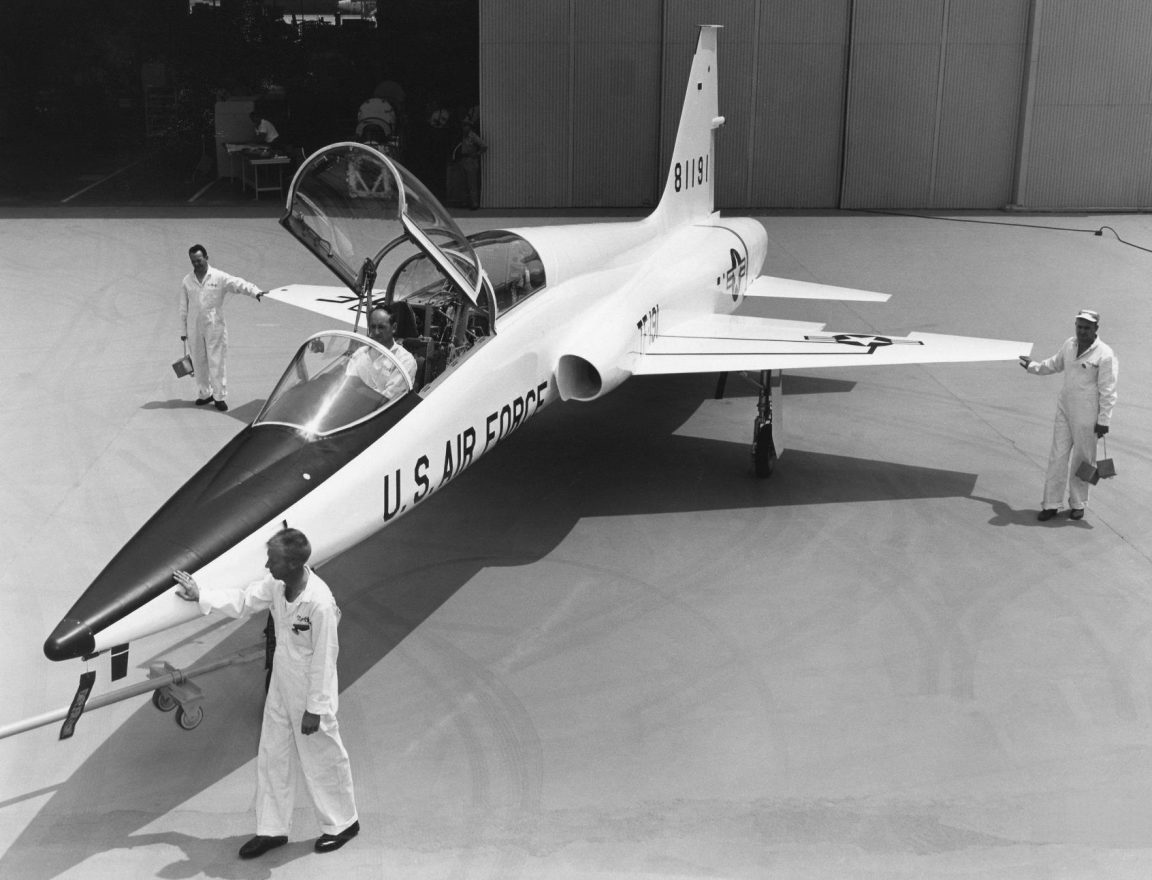 Talon: The World's First Supersonic Jet Trainer Has Aged Gracefully