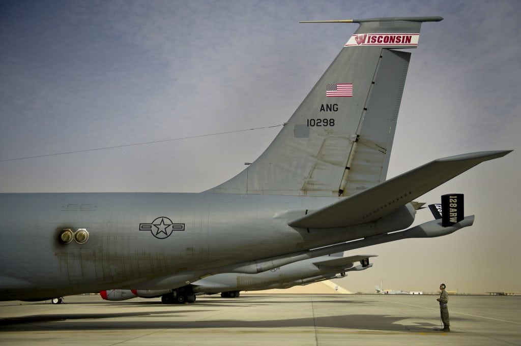 Wisconsin ANG Badger Tanker Passes Some Gas To Triple-Nickle F-16s