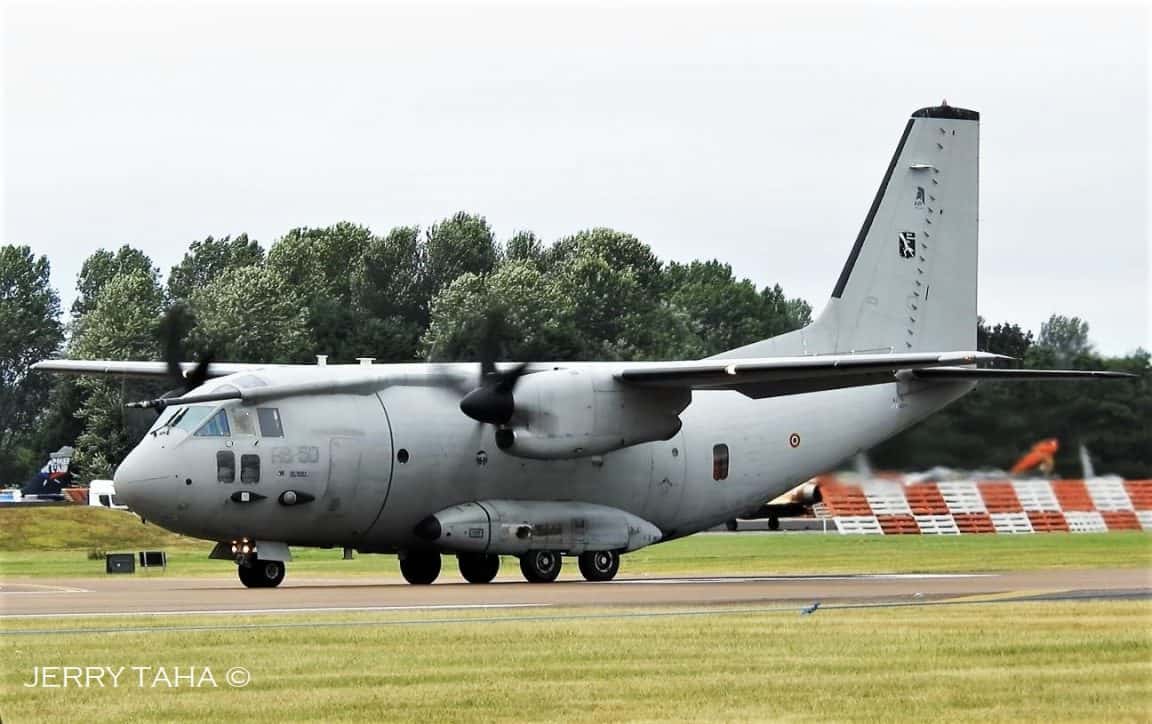 Incredible! Italian Air Force C-27 Flying Upside Down At RIAT 2017
