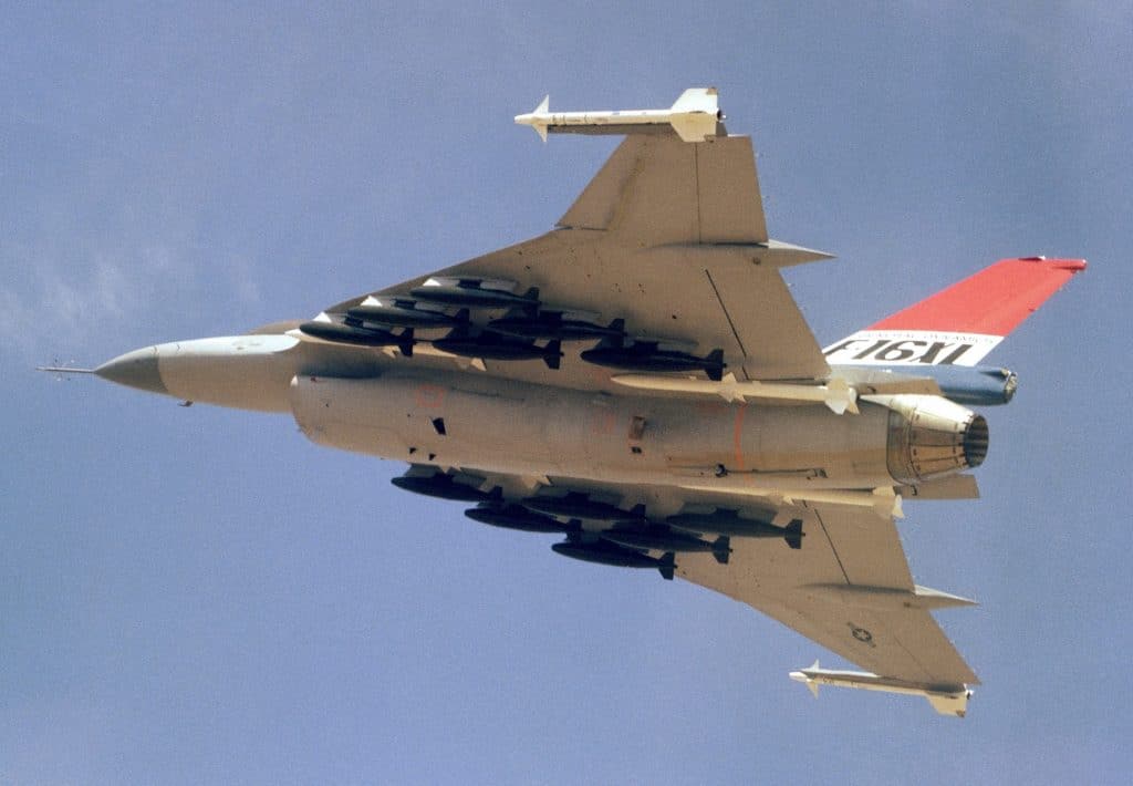 The F-16XL: This Advanced F-16 Variant Lost Out To The F-15E Strike ...