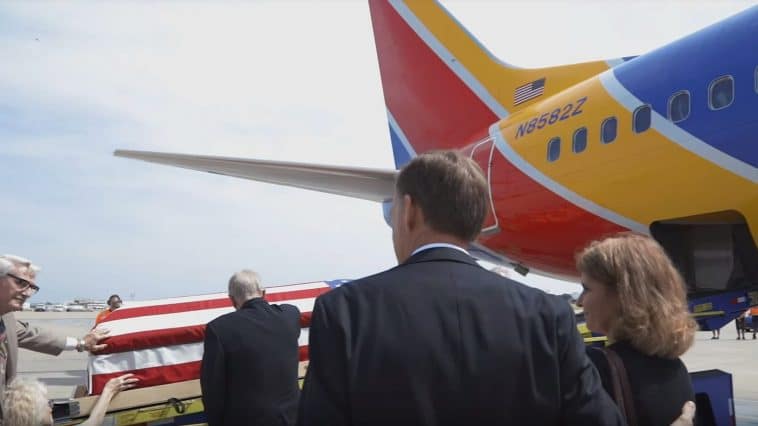 Southwest Captain Flies His Hero Dad's Remains Home, 52 Years After He ...