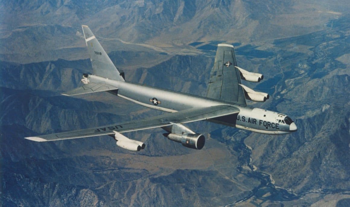 WATCH And LISTEN To The C-5 And That Fine TF-39 Whine