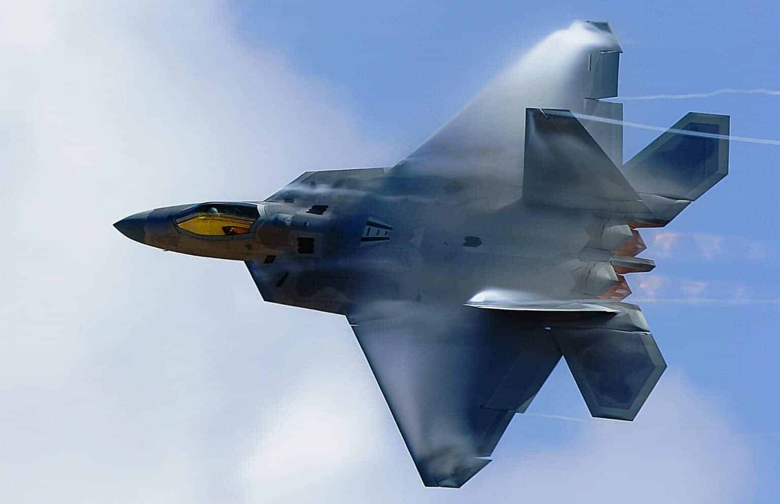 WATCH: Awesome HD Footage Of The Raptor Vaping And Thrust Vectoring