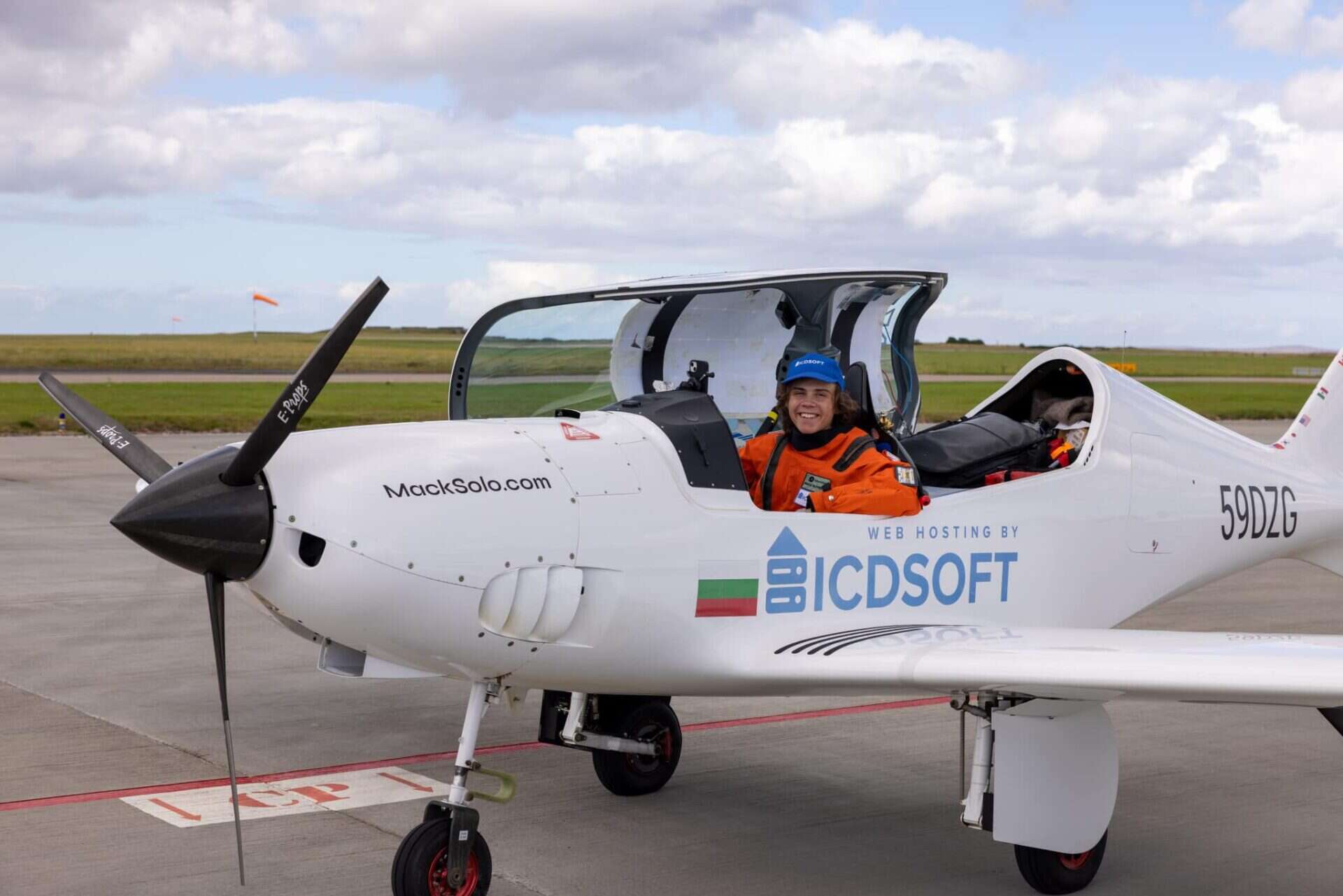 17-Year-Old Becomes Youngest Ever to Fly Solo Around the World