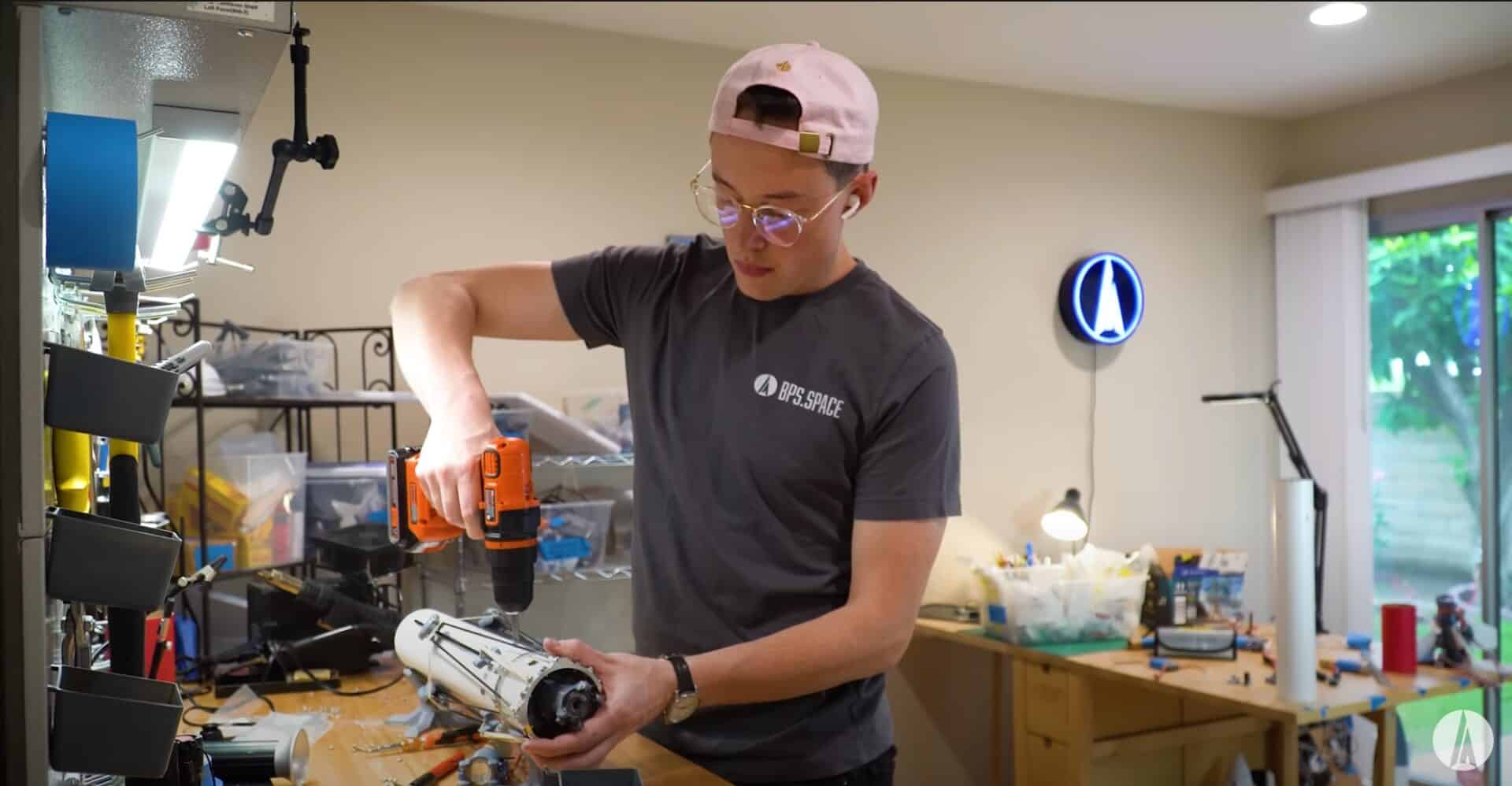 Man Lands His Model Rocket Just Like SpaceX