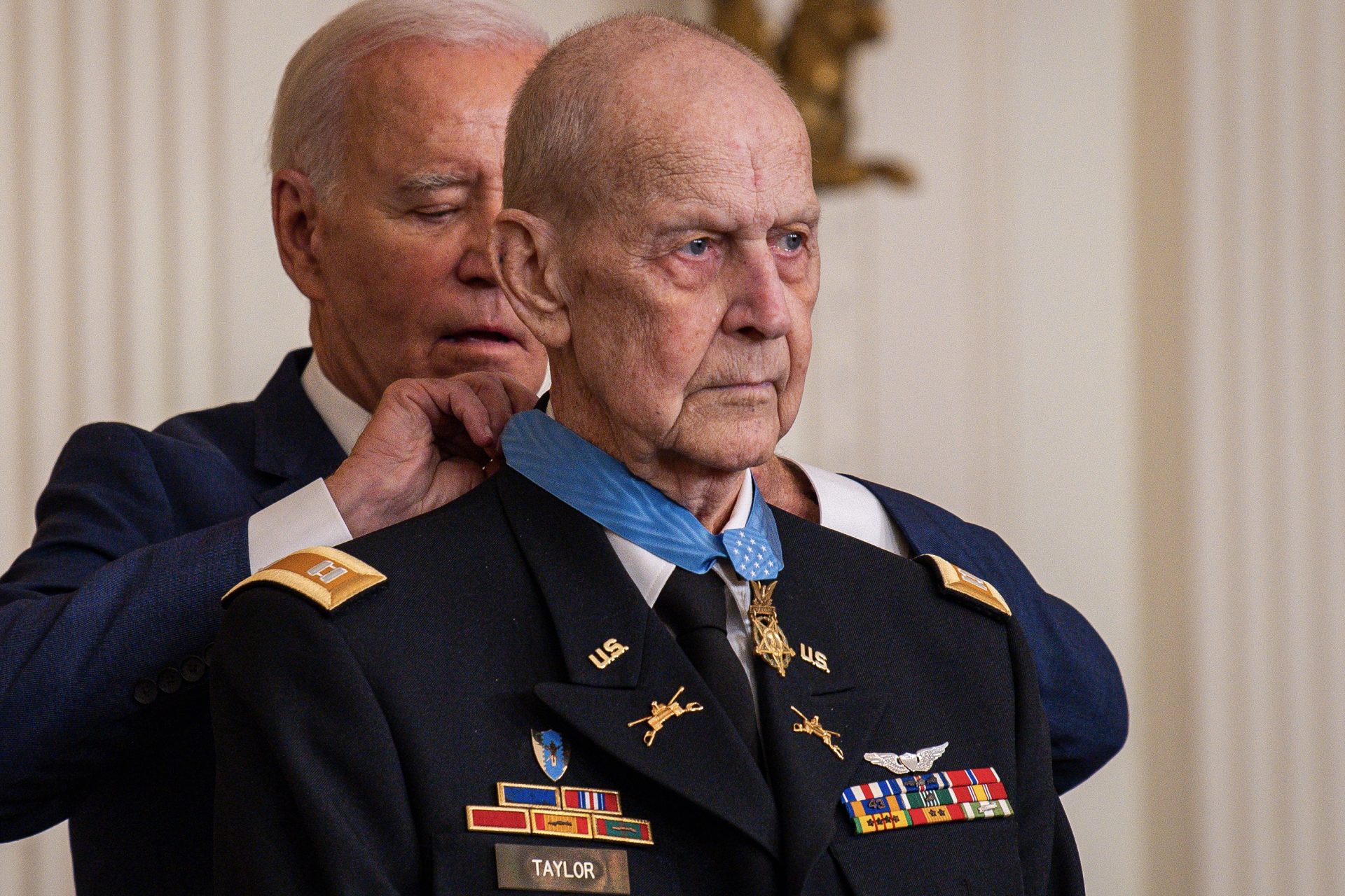 Cobra Pilot Awarded Medal of Honor for Daring Rescue in Vietnam