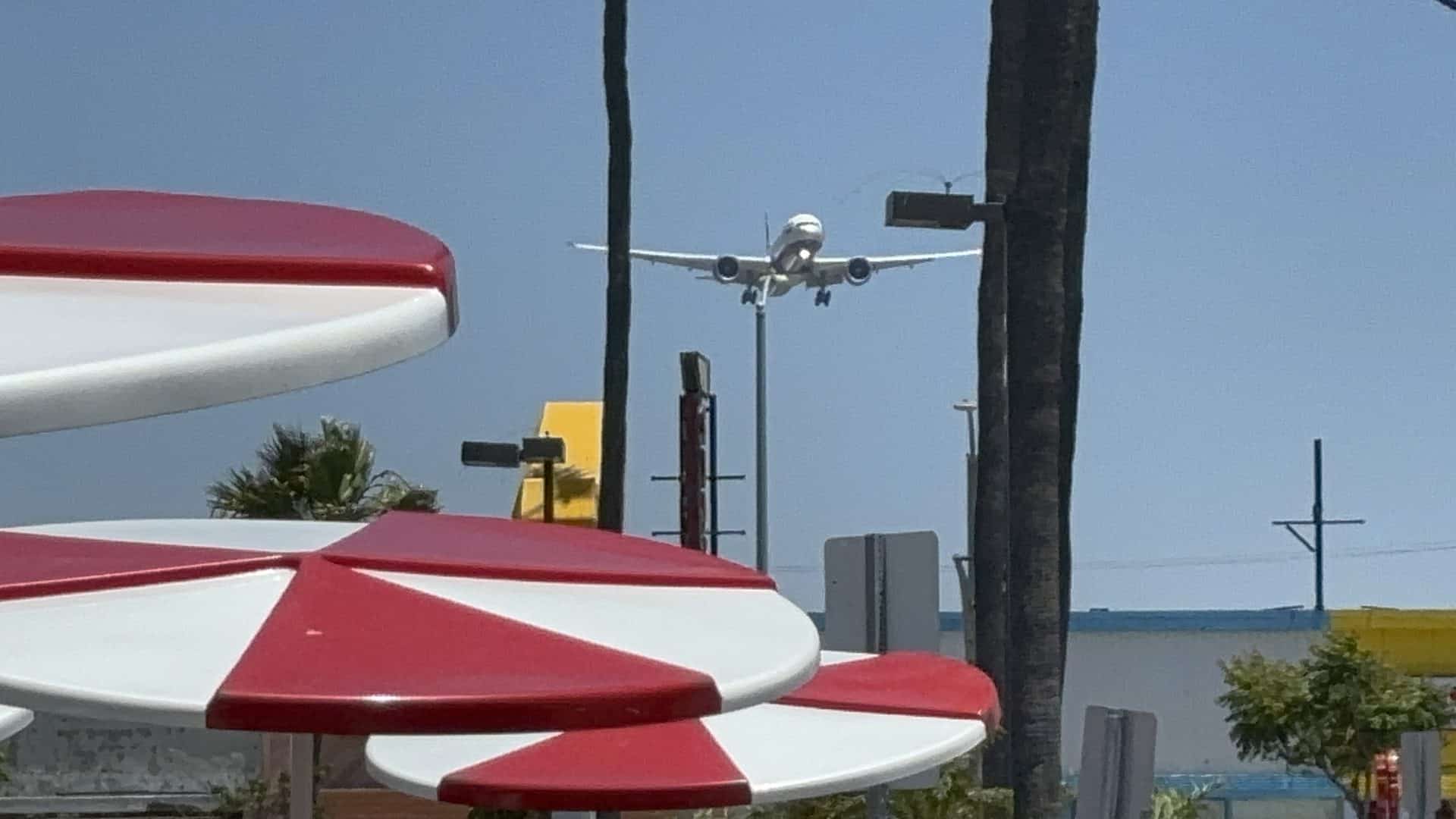The Ultimate Guide To AvGeek Paradise: The LAX In-N-Out