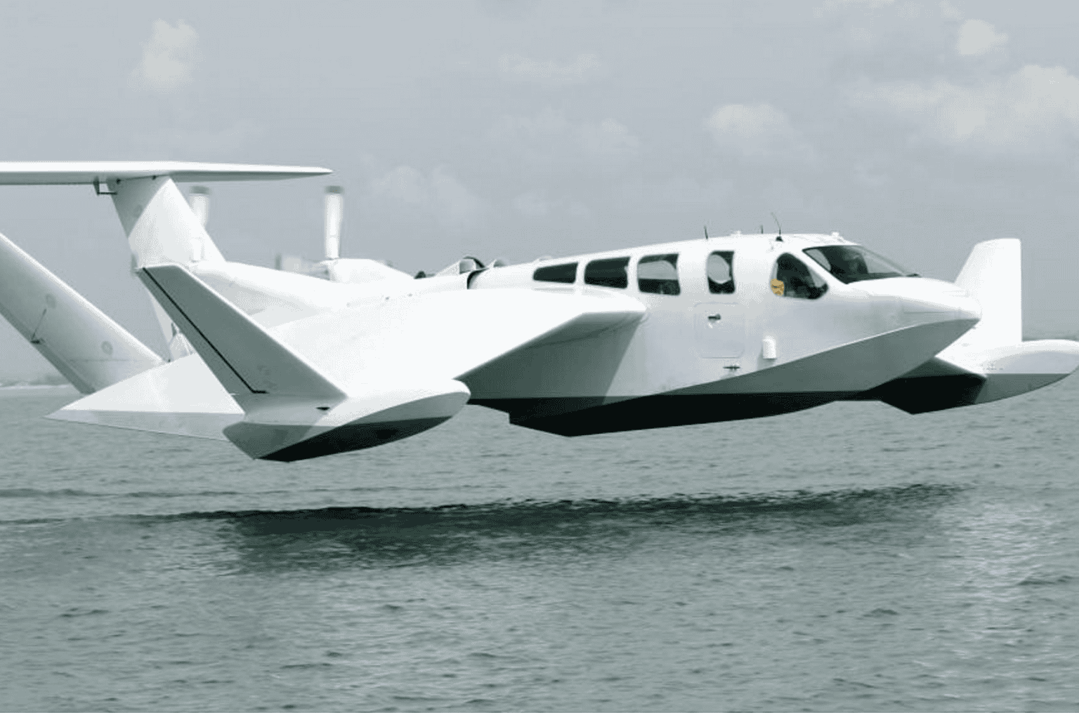 DARPA's Daring 'Liberty Lifter' Conquers Waves With Ground Effect ...