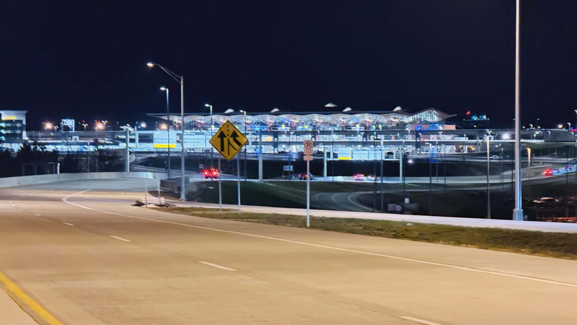 Pittsburgh Airport Debuts Gleaming New $1.7B Terminal That Breaks From ...